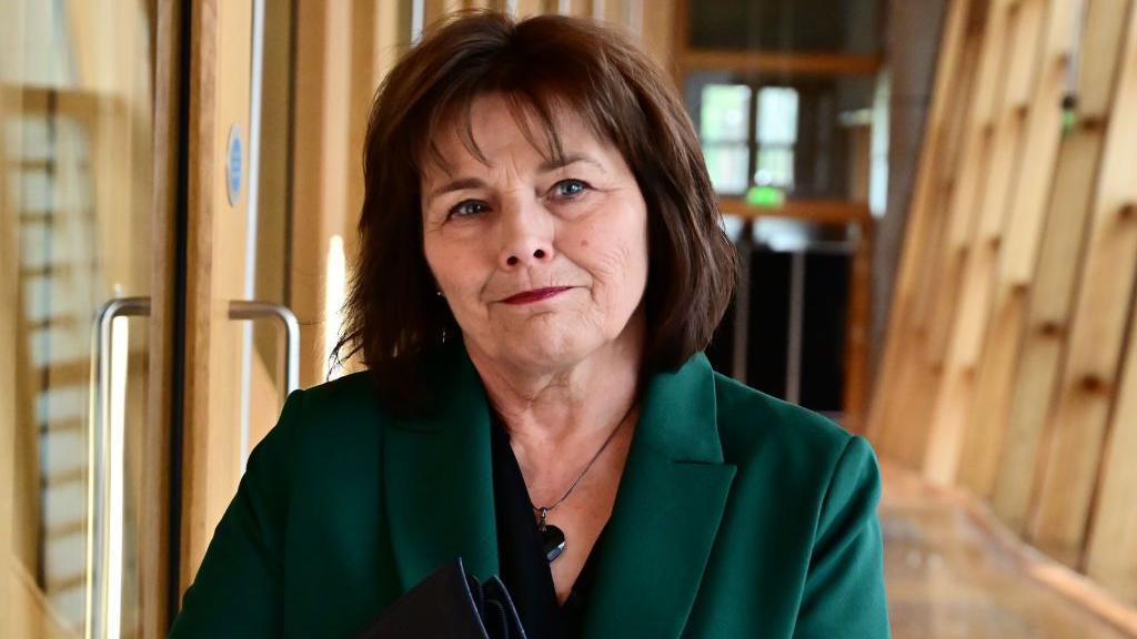 Tribute from Jeane Freeman's 'soulmate' at memorial service - BBC News