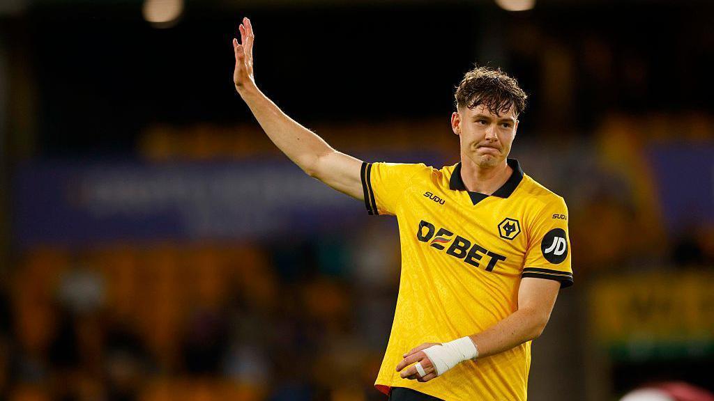 Wolves news: Strand Larsen signs new deal - BBC Sport