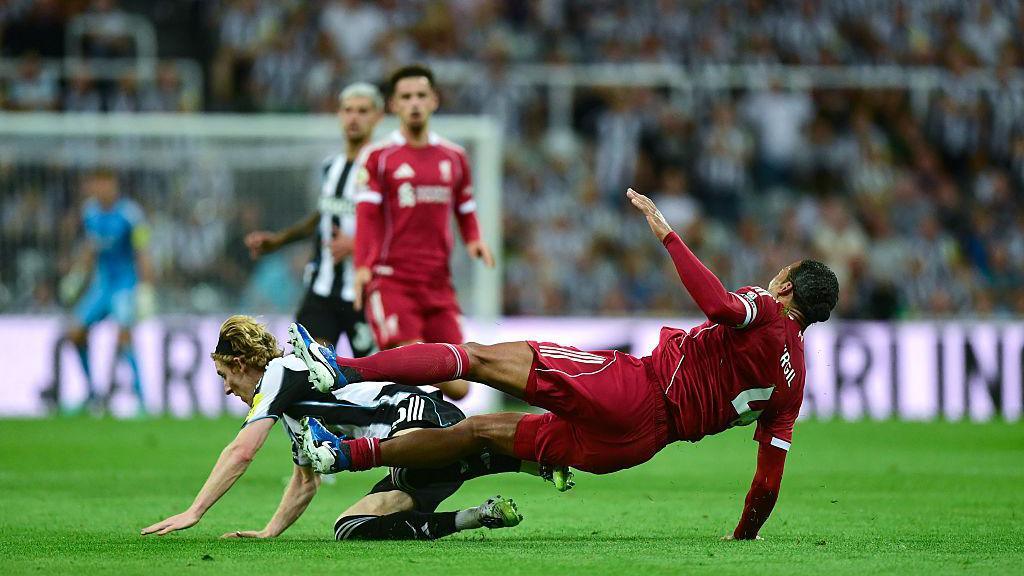 Newcastle 2-3 Liverpool: Gordon apologises for red card tackle on Van ...