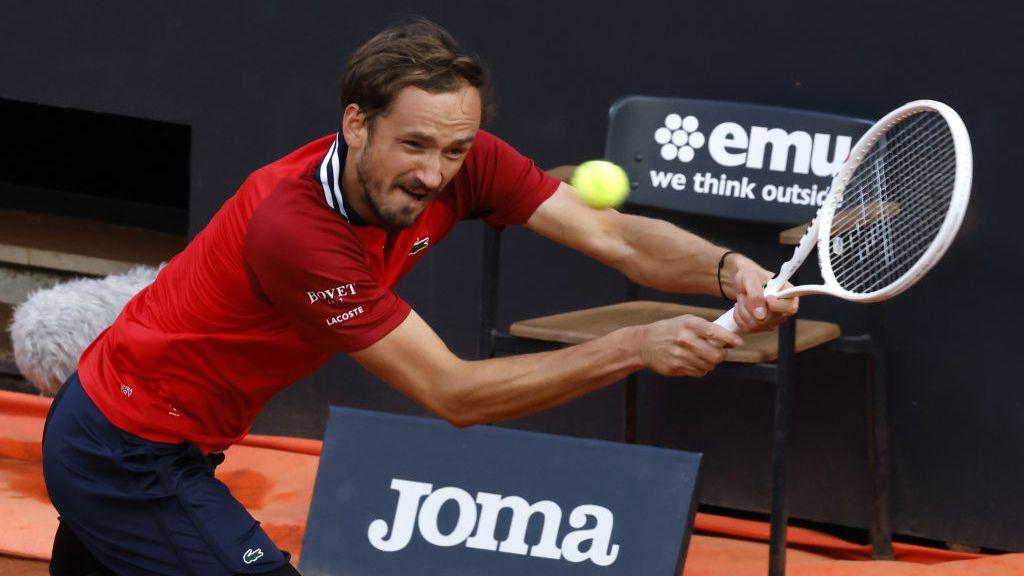 Italian Open: Iga Swiatek beats Madison Keys to reach semi-finals - BBC ...