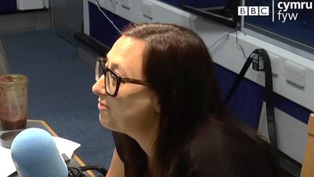 Betsan Moses: Yr Eisteddfod yn 'gorfod' teithio - BBC Cymru Fyw