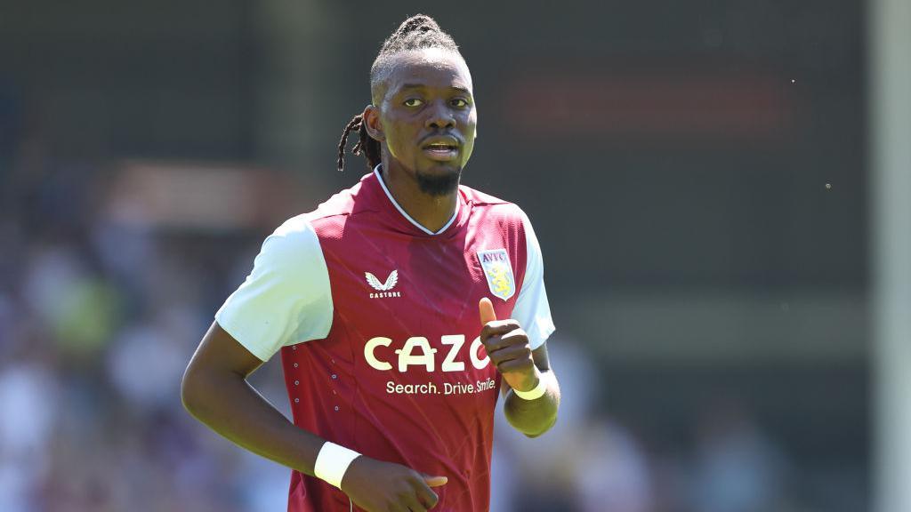 Aston Villa's Traore to join Istanbul Basaksehir FK on loan - BBC Sport