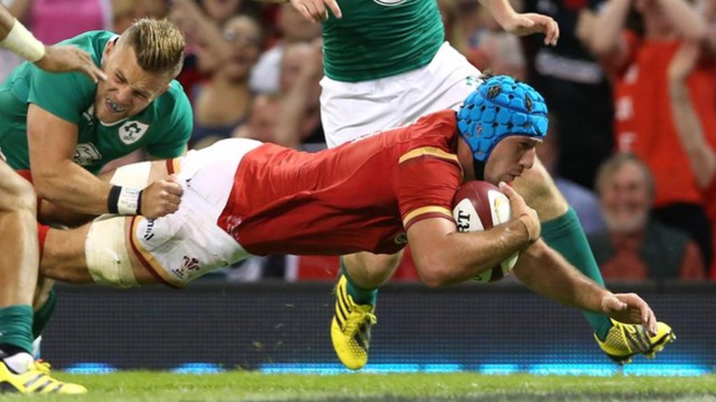 Wales-Ireland: Tipuric scores brilliant try for Wales - BBC Sport