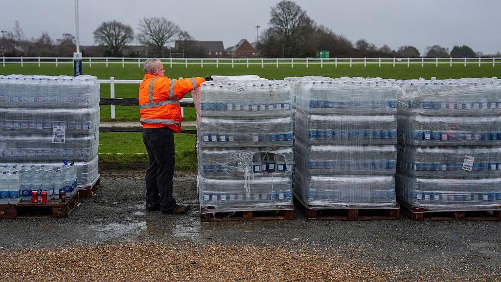 More than 4,000 homes in Maidstone hit with water supply issues - BBC News