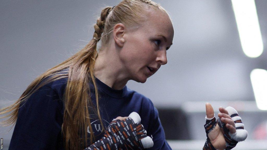 Lucy Wildheart: Knee injury forces fighter out of Bethnal Green contest ...