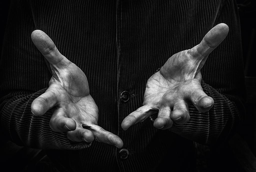 How your life story is told by your hands - BBC News