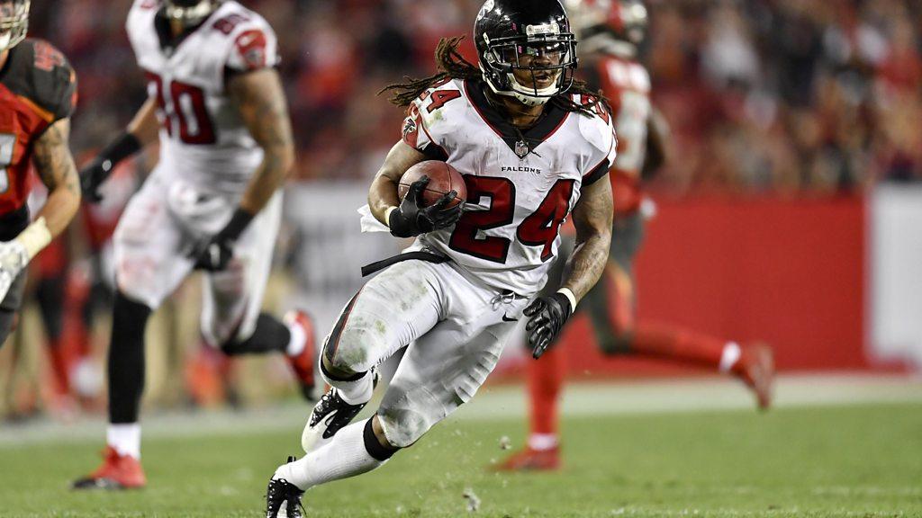 NFL: Devonta Freeman's outrageous sidestep keeps Atlanta Falcons in ...