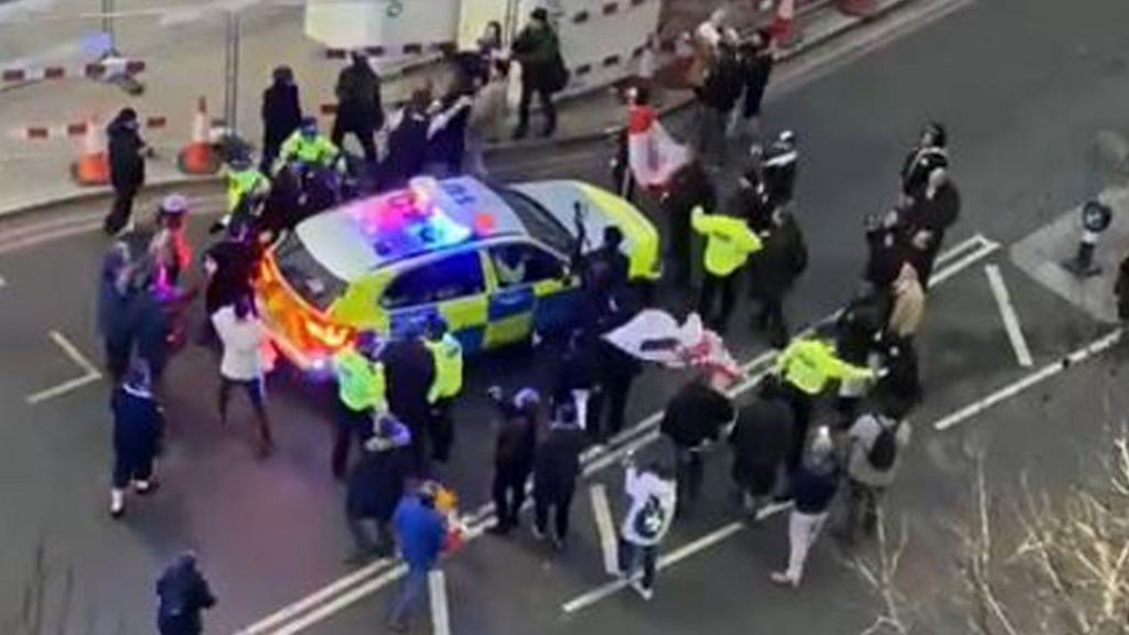 As-it-happened: Johnson faces fresh Tory criticism after Starmer mobbed ...