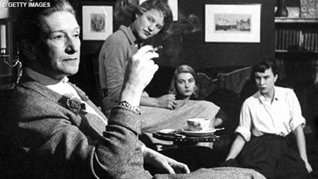 Elizabeth Bowen: Novelist talks about creating strong characters - BBC