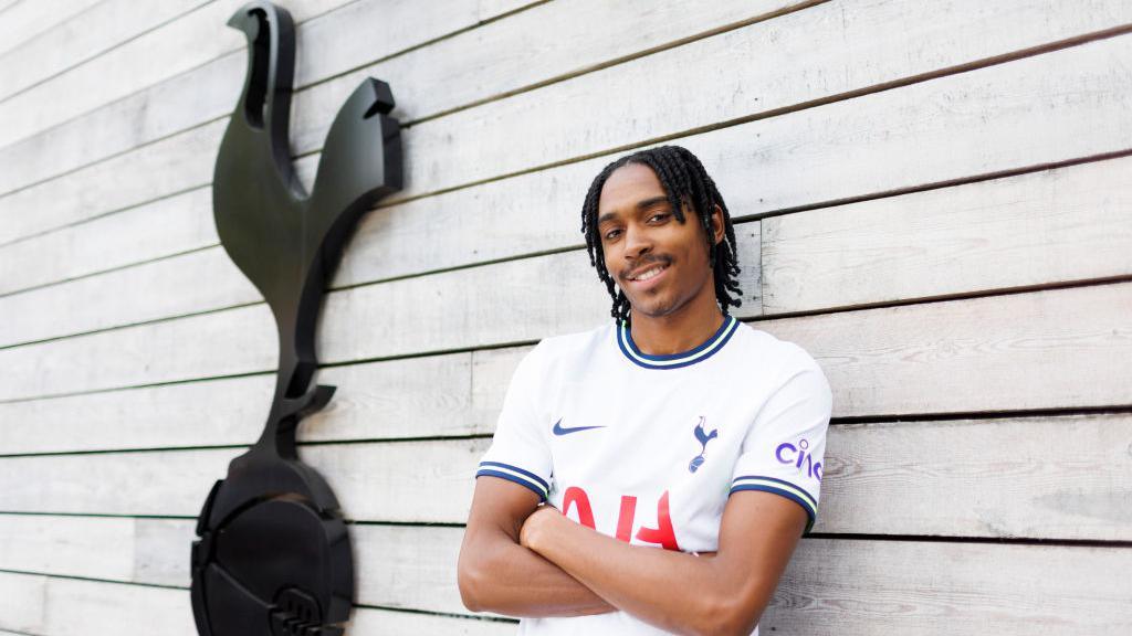 Spurs: Spence not my signing - Conte - BBC Sport