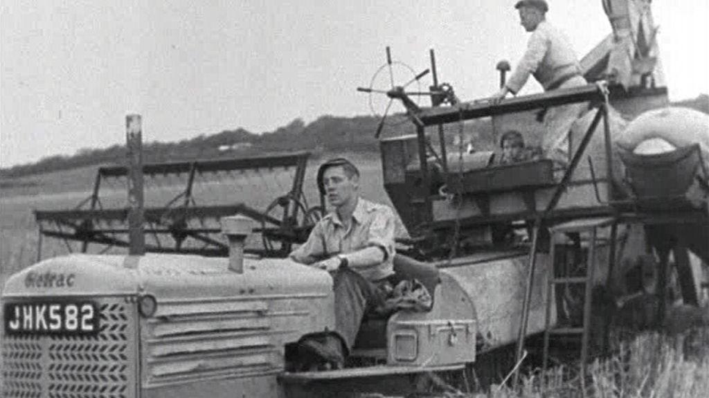 BBC Archive 1948: The year of the combine harvester - BBC