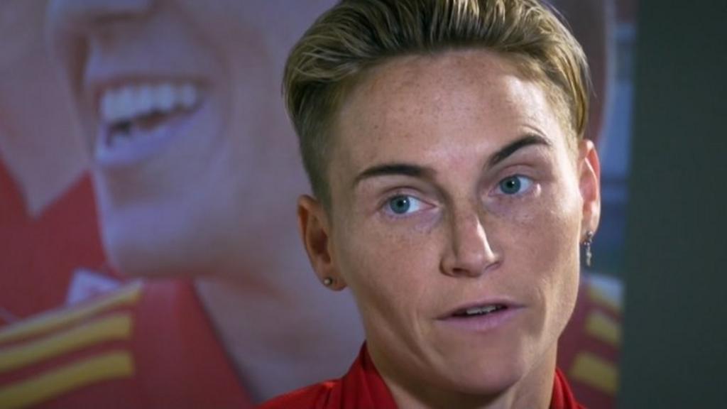 Social media trolling: ‘The amount of abuse I got was insane’ - BBC Sport