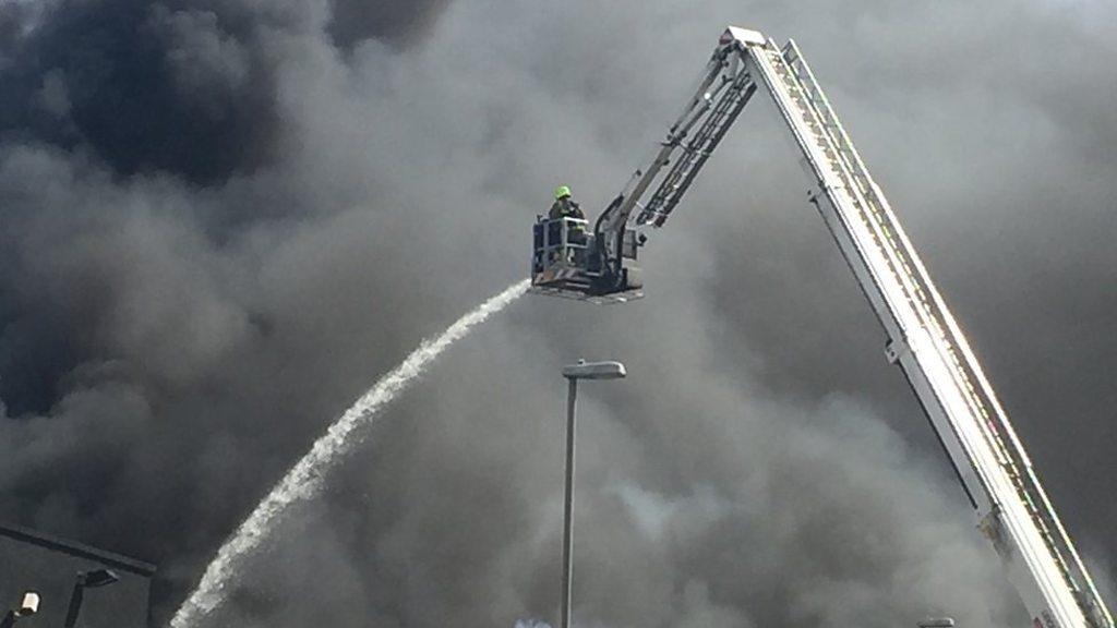 Paint factory fire causes traffic disruption in Leicester city centre ...