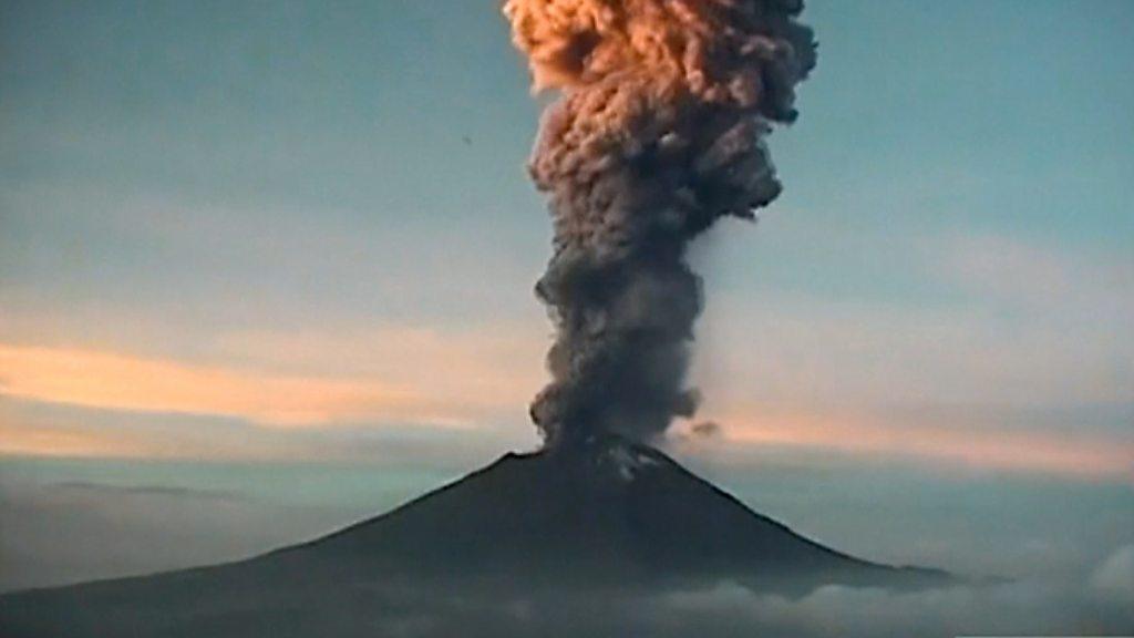 Popocatépetl volcano: Watch ash fill sky as it explodes - BBC Newsround