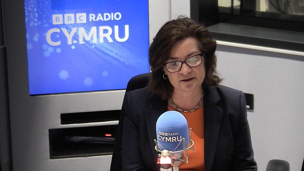 Meddygon iau: 'Ni'n deall pam maen nhw'n streicio' - BBC Cymru Fyw