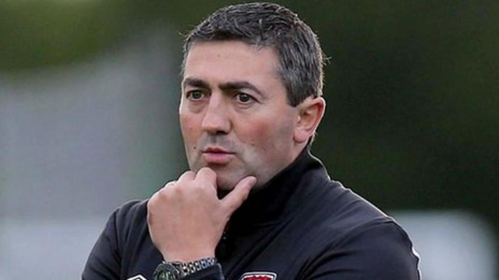 Hutton's Derry take on leaders Dundalk - BBC Sport