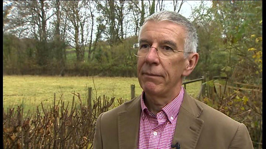 Dr Rhys ap Delwyn Phillips yn sôn am ei bryderon - BBC Cymru Fyw