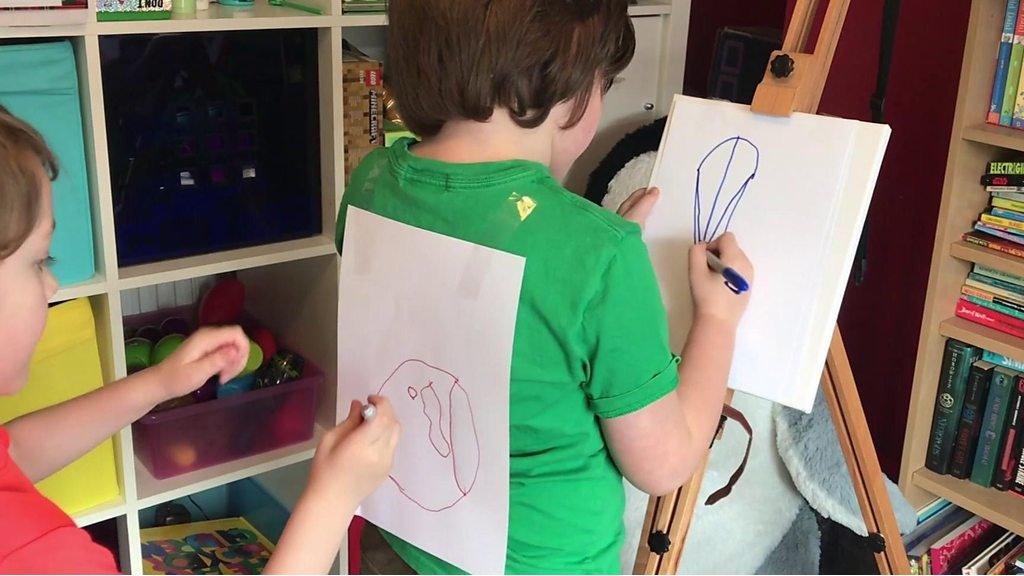 'Draw on my back' challenge: Have you tried it? - BBC Newsround