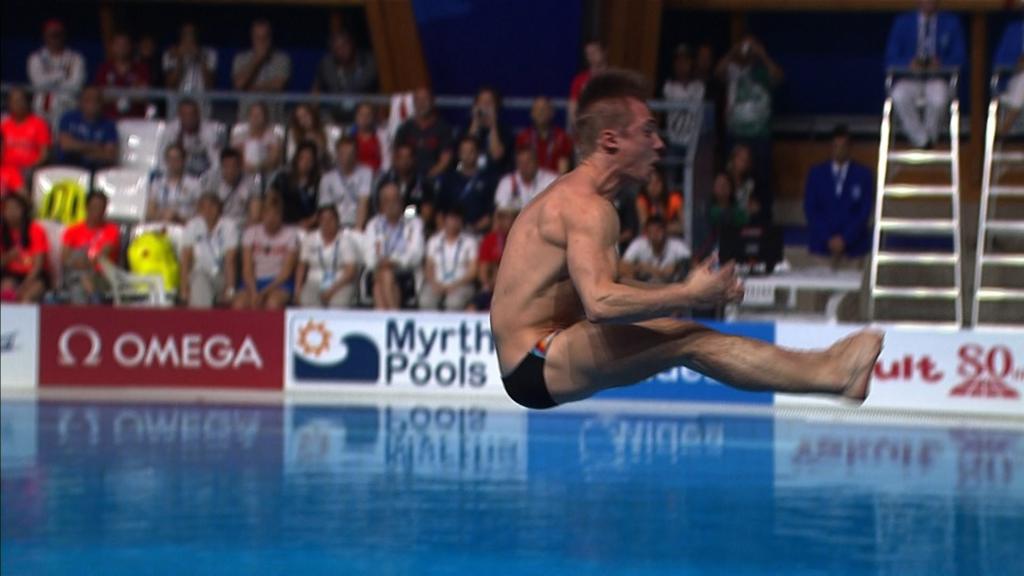 World Aquatics: Jack Laugher wins 3m springboard bronze - BBC Sport