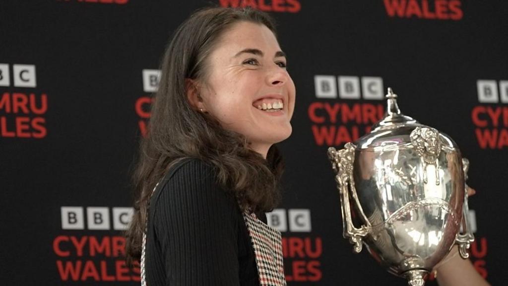 Olivia Breen: 'More medals to come' for Commonwealth champion - BBC Sport