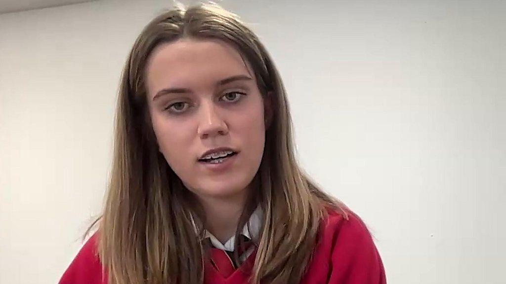 'Pwysig' cael menywod yn dyfarnu gemau rygbi - BBC Cymru Fyw