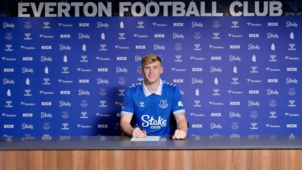 Jarrad Branthwaite: Everton defender signs new contract until 2027 ...