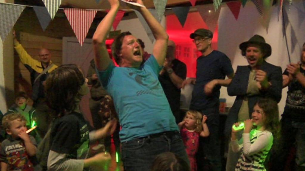 World Dad Dancing Championships take place at 'DadFest' - BBC Newsround