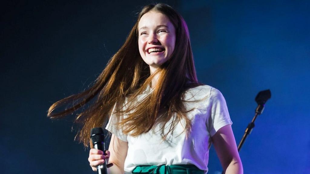 Sigrid: 'My siblings inspired my love of music' - BBC Newsround