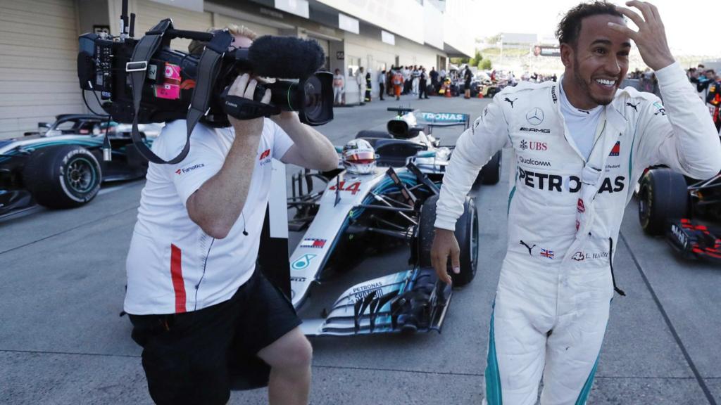Japanese Grand Prix: Lewis Hamilton leads - BBC Sport