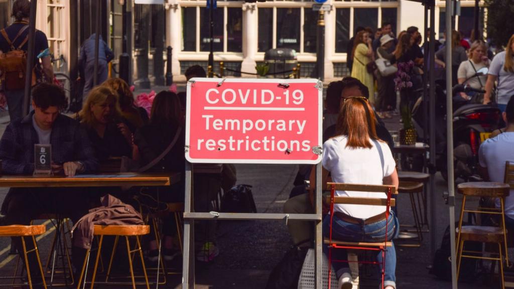 Covid: Work from home to curb winter spike - expert - BBC News