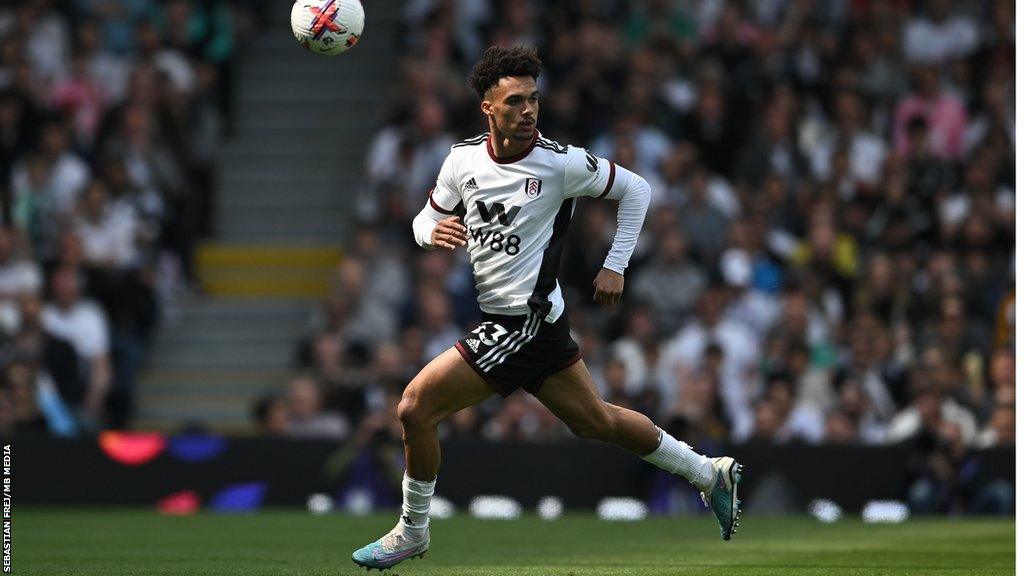 Antonee Robinson: Fulham defender signs new long-term contract with ...