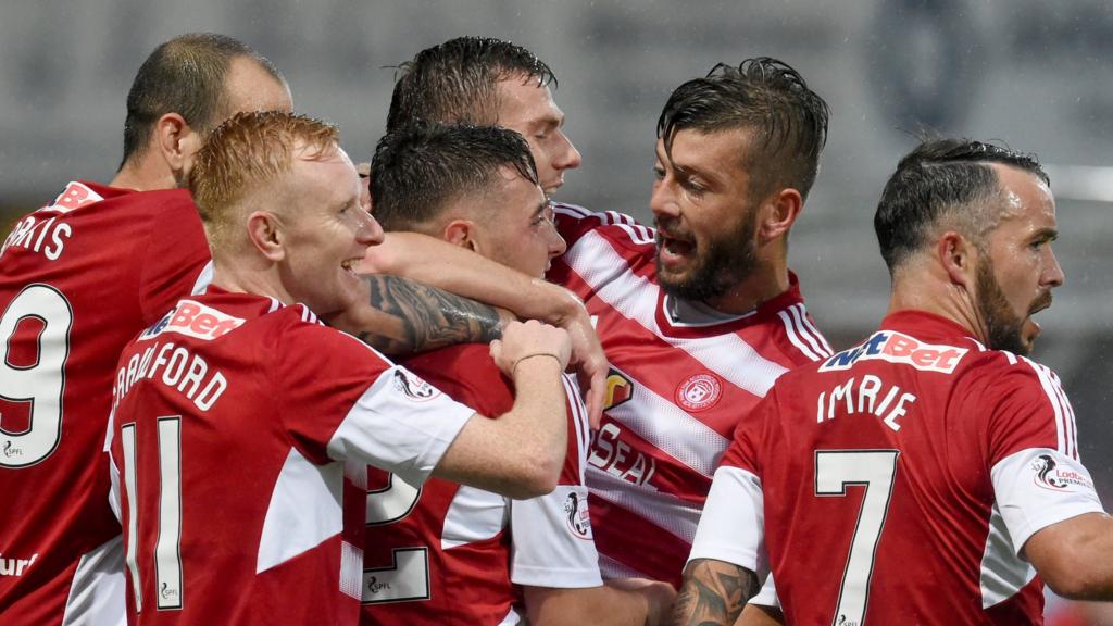 From the archive: Lyon scores screamer for Hamilton - BBC Sport