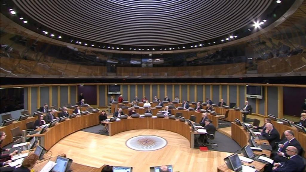 All-party support to re-establish a youth parliament - BBC News