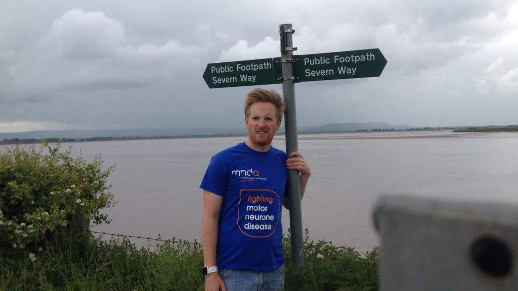 Ross O'Sullivan completes 220-mile River Severn swim - BBC News