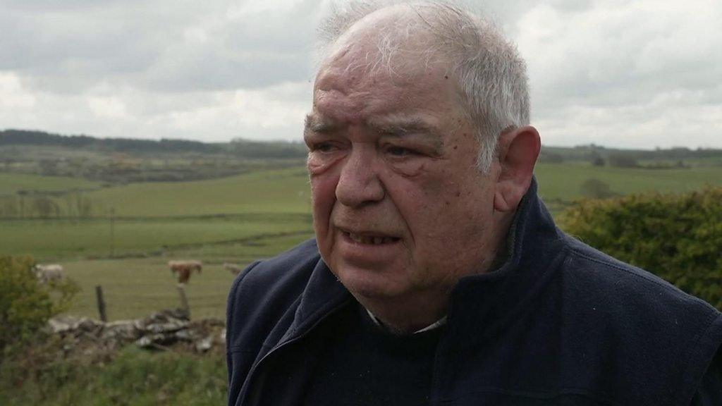 Fferm solar Ynys Môn: 'Dwi wir yn poeni' - BBC Cymru Fyw