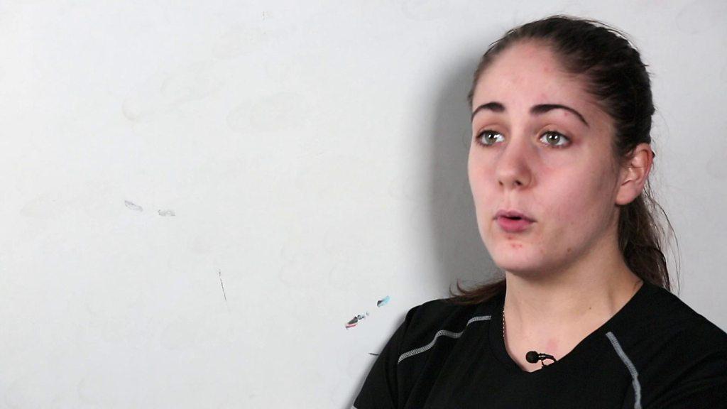 Tesni Evans: Squash player targets number one position - BBC Sport