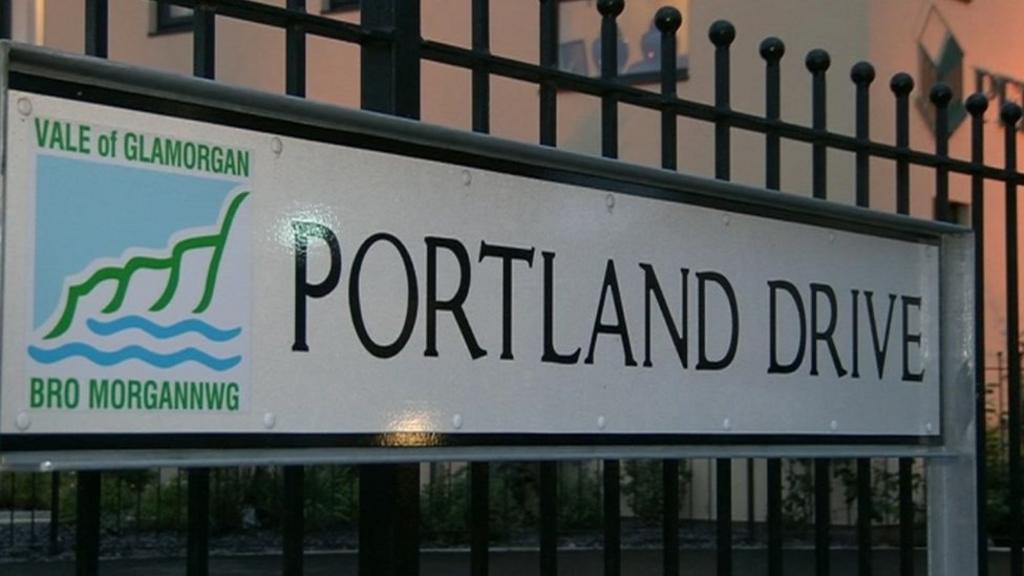 Bro Morgannwg: Agwedd 'annerbyniol' tuag at y Gymraeg - BBC Cymru Fyw