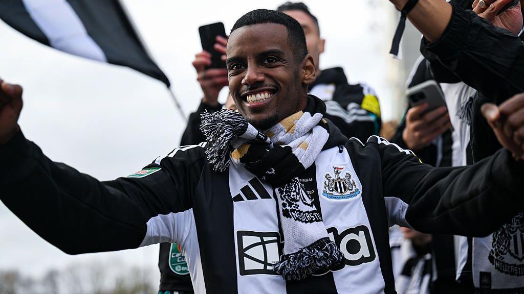 Newcastle news: Alexander Isak leaves message to fans - BBC Sport