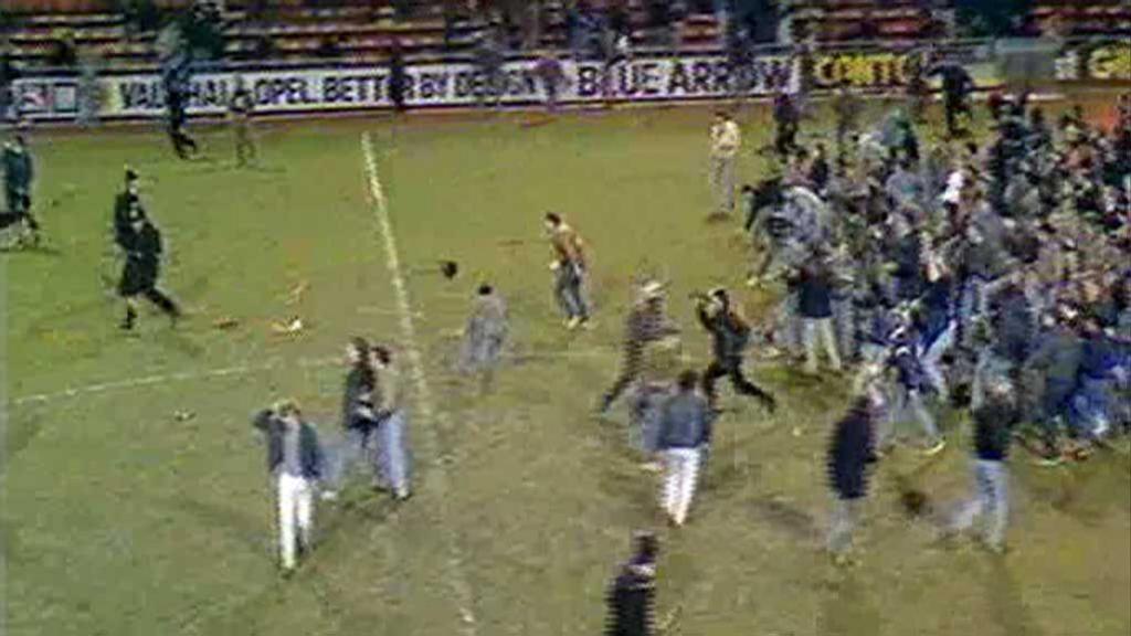 BBC Archive 1987: Police crack down on soccer hooligans - BBC
