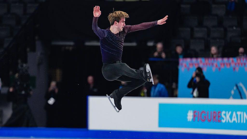 Swindon figure skaters prepare for their first Olympics - BBC News