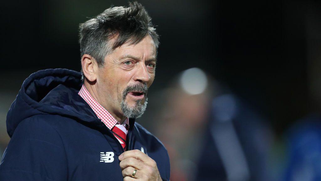 Phil Brown predicts Manchester United and City seasons - BBC Sport