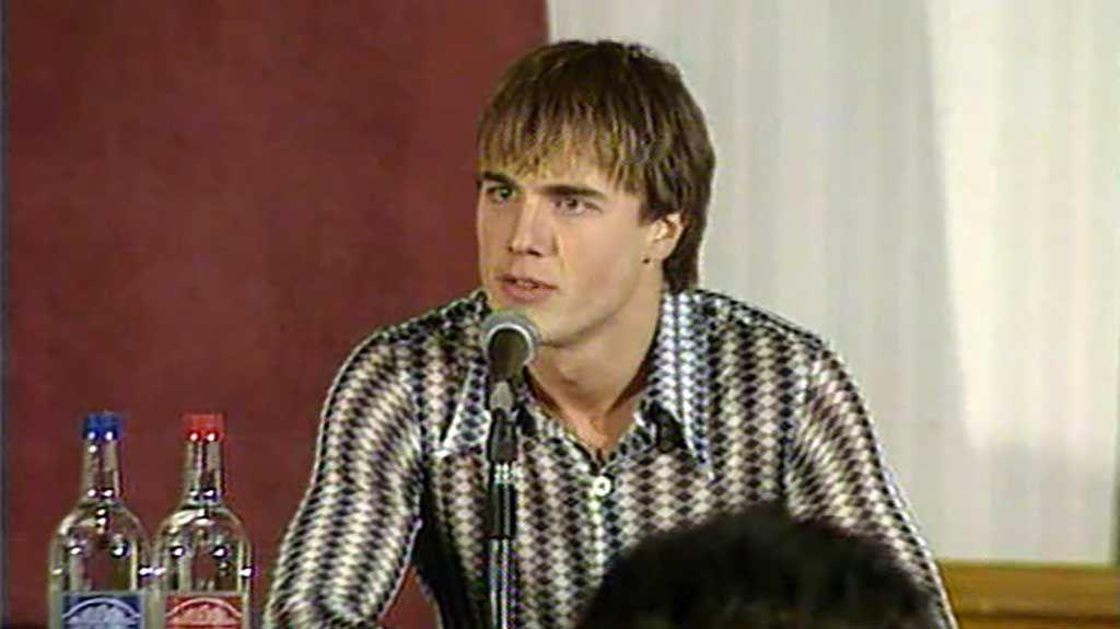 BBC Archive 1996: Take That announce split - BBC