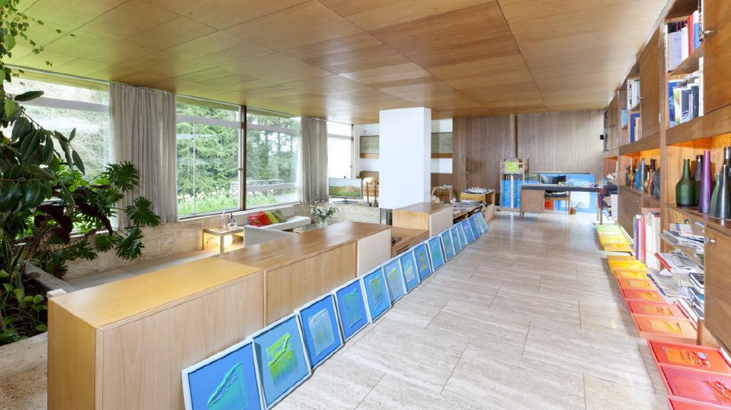 Centenary exhibition celebrates Modernist designer Bernat Klein - BBC News