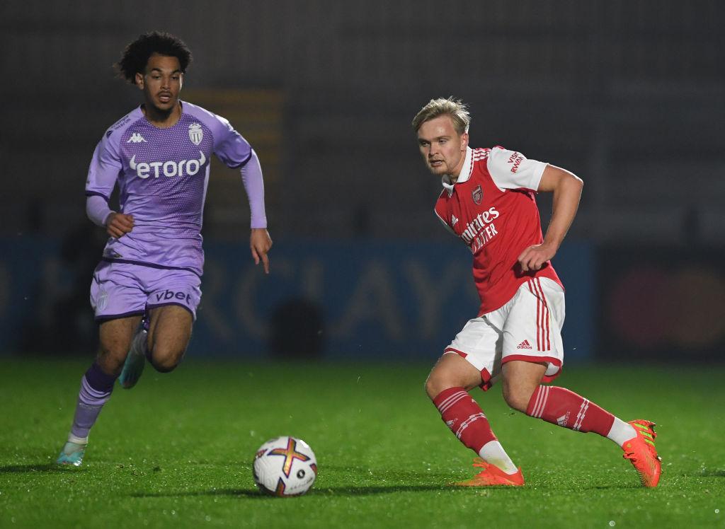 Matt S﻿mith eyes 'one more go' at Arsenal - BBC Sport