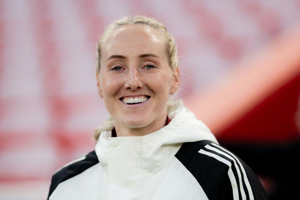 Man Utd defender Millie Turner signs new three-year contract - BBC Sport