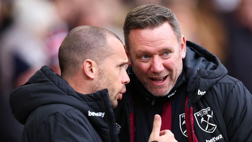 West Ham United news: Coaching staff leave with David Moyes - BBC Sport