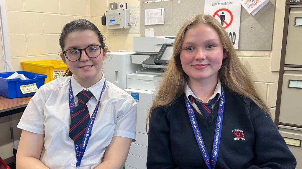 'Fy mwriad ydy gadael yr ynys ond dod yn ôl pan mae'r amser yn iawn ...