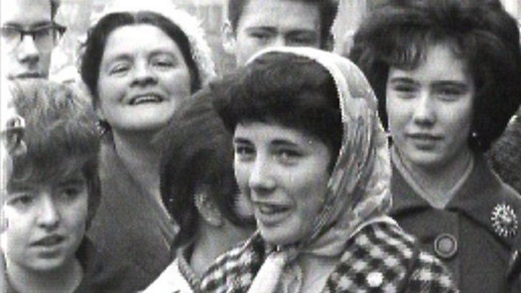 BBC Archive: 1960s - Christmas Lights for Belfast's Sandy Row - BBC