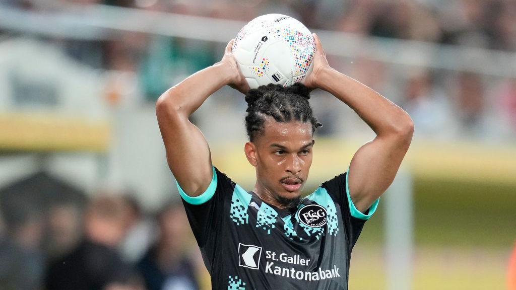 Leeds complete Isaac Schmidt signing - BBC Sport