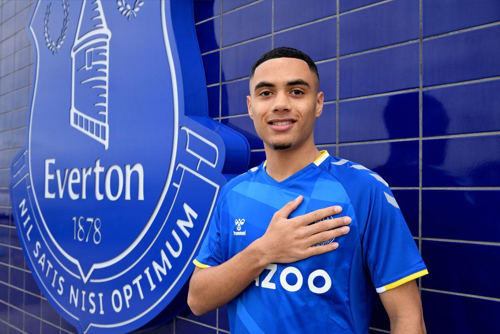 Dobbin signs new contract with Toffees - BBC Sport